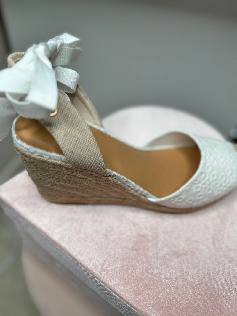 Lace Wedges – Elizabeth Lane Boutique